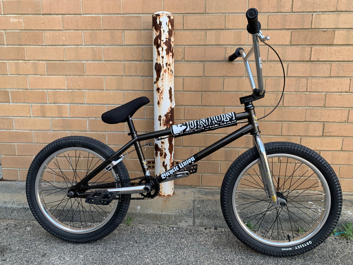 CUSTOM BUILD - UNITED PRIME MOVER - 21.25" GUN METAL GRAY – Local BMX
